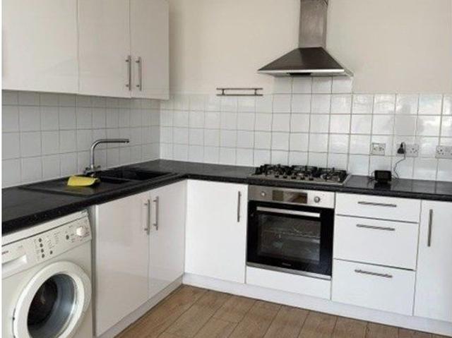 Eastern Avenue, Ilford IG2, 3 bed flat to rent, £2,000 pcm | PrimeLocation