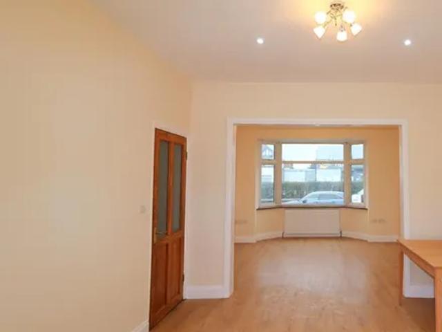 Eastern Avenue, London, IG2 6PJ, United Kingdom | 3 bed townhouse for rent #140228462 | Rentberry