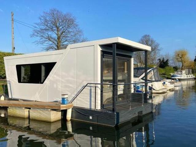 Eastern Concourse, Brighton Marina Village, 1 Bedroom House