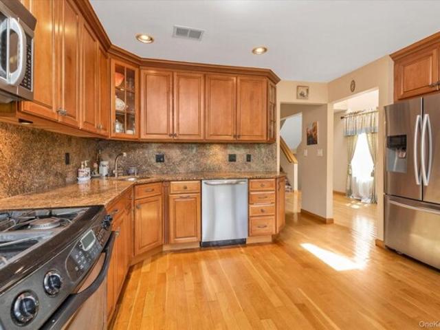 Eastern Dr, New Hyde Park, Home For Sale