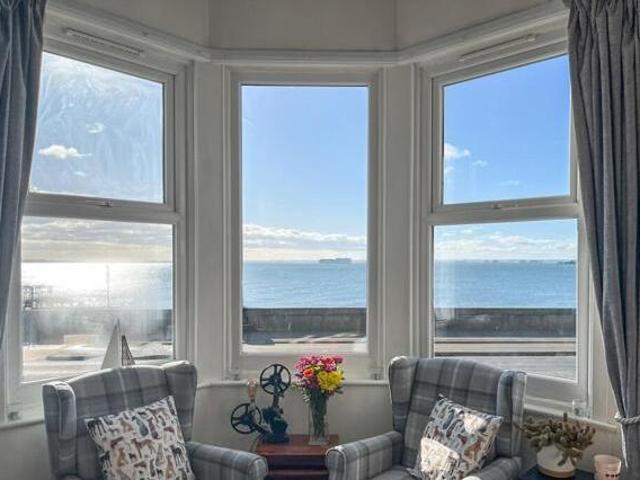 Eastern Esplanade, Southend On Sea, 2 Bedroom Flat