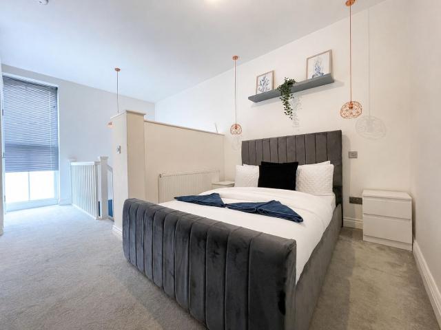 Eastern Road, Brighton BN2, 1 bed flat to rent, £1,300 pcm | PrimeLocation