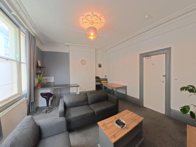 Eastern Road, Brighton BN2, 7 bed property to rent, £4,307 pcm | PrimeLocation