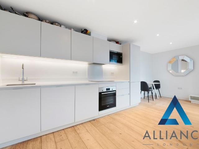Eastern Road, Romford RM1, 1 bed property to rent, £1,750 pcm | PrimeLocation