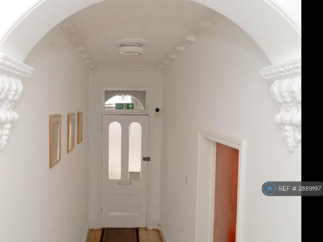 Eastern Road, Romford, RM1 2 bed flat to rent £1,650 pcm £381 pw
