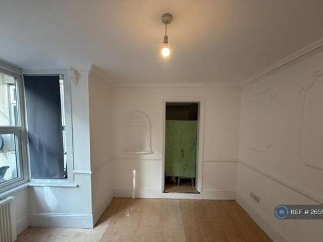 Eastern Road, Romford, Studio Flat For