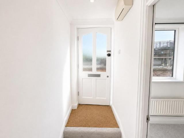 Eastern Street, High Wycombe 2 bed flat to rent £1,495 pcm £345 pw
