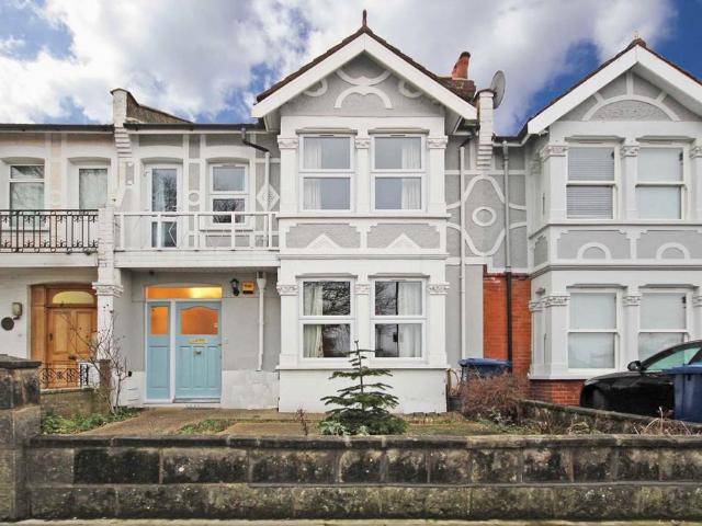 Eastfields Road, London W3 4 bed house to rent £3,501 pcm £808 pw
