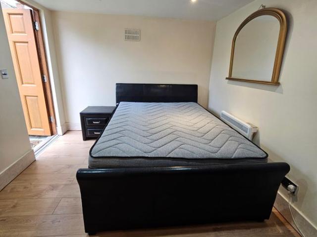 Eastfields Road, Mitcham All Bills Included CR4, Studio to rent, £1,050 pcm | PrimeLocation
