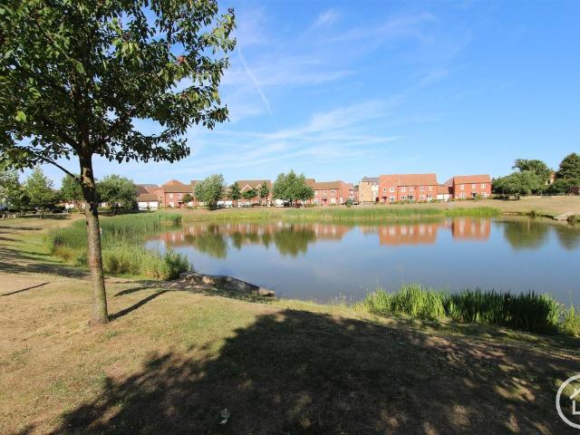 Easton Drive, Sittingbourne ME10, 2 bed flat to rent, £1,100 pcm | PrimeLocation