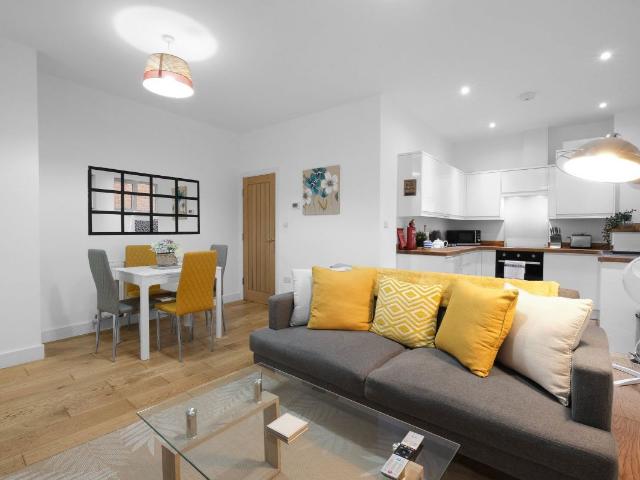 Easton Street, High Wycombe HP11, 1 bed flat to rent, £1,400 pcm | PrimeLocation