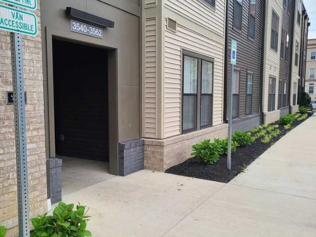 Easton Place Homes 3 Bedroom Apartment for Rent at 3540 Easton Loop W, Columbus, OH 43219 Easton