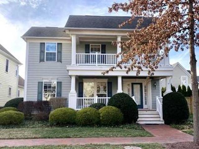Easton Village Dr
