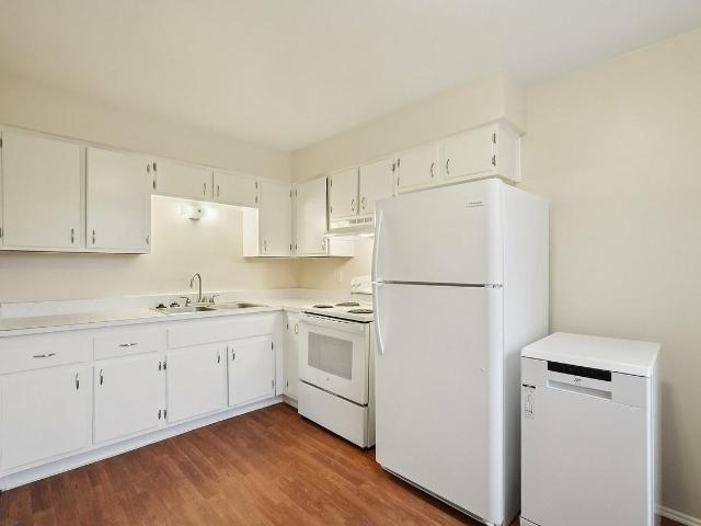 Eastlawn Arms Apartments 2 Bedroom Apartment for Rent at 2211 Eastlawn Dr, Midland, MI 48642