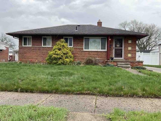 Eastlawn Ave