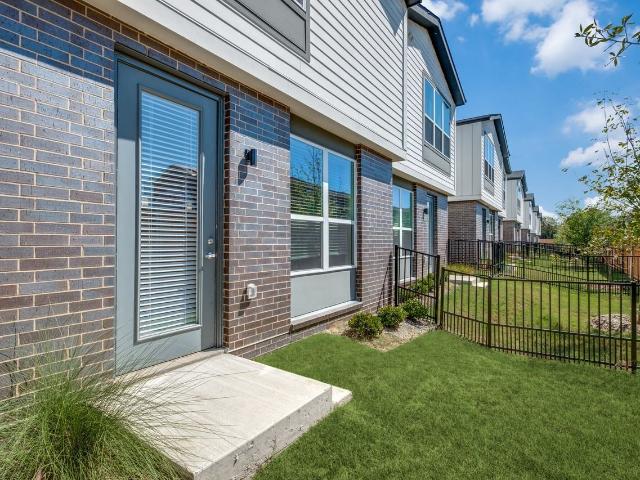 Eastlake Residences 3 Bedroom Apartment for Rent at 10030 Garland Rd, Dallas, TX 75218