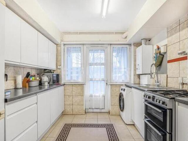 Eastleigh Road, Upshire House, 3 Bedroom Apartment