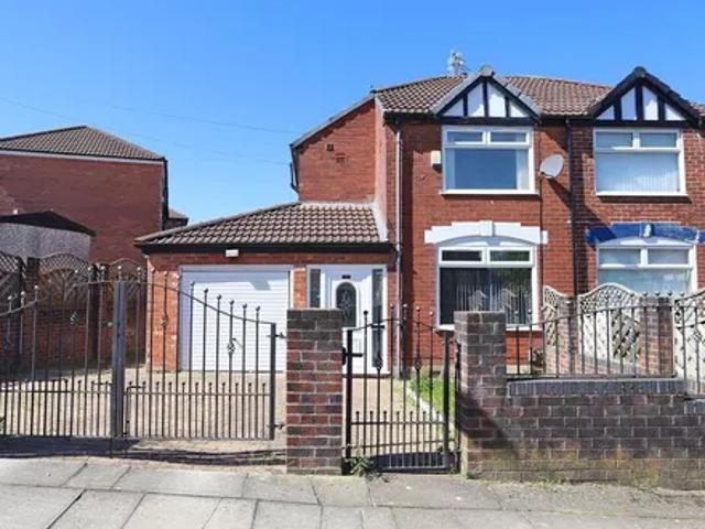 Eastleigh Road, Prestwich, M25 0FU, United Kingdom | 3 bed duplex for rent #166978460 | Rentberry