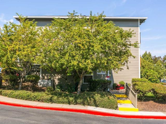 Eastman Heights 2 Bedroom Apartment for Rent at 301 Northwest Eastman Parkway, Gresham, OR 97030 Gresham Northwest