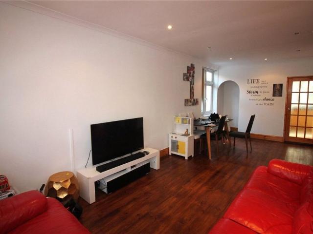 Eastmead Avenue, UB6, Greenford