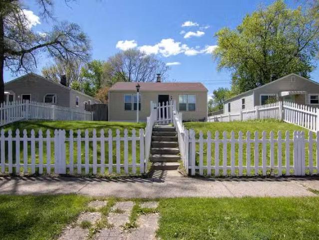 Eastside 2 Bedrooms 1 Bath 1942 N Euclid Ave