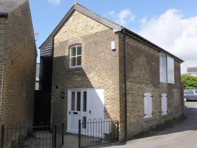 Eastry Mews, Sandwich CT13 2 bed detached house to rent £1,095 pcm £253 pw