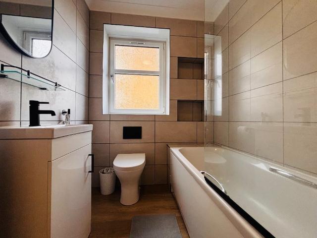 Eastwood Avenue, 1/2, Glasgow, Shawlands, G41 3RT