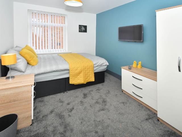 Eastwood Place, Stoke On Trent ST1, 2 bed shared accommodation to rent, £600 pcm | PrimeLocation