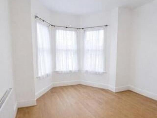 Eastwood Road, Ilford, 2 Bedroom Flat