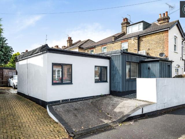 Eastwood Road, South Woodford, London E18, 2 bed flat to rent, £2,350 pcm | PrimeLocation
