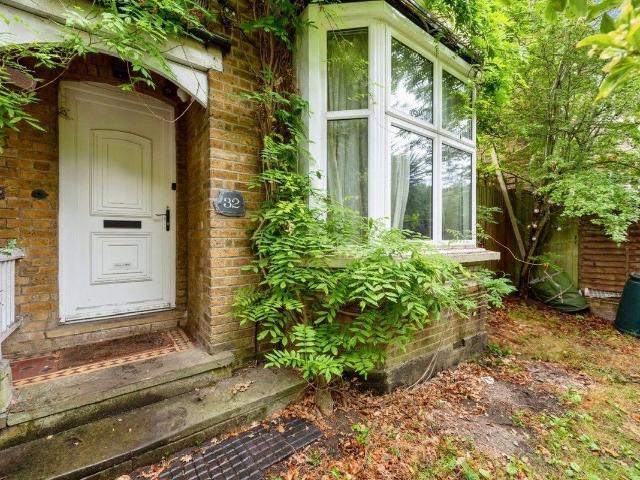 Eastworth Road, Chertsey, Surrey KT16, 4 bed semi detached house to rent, £2,950 pcm | PrimeLocation