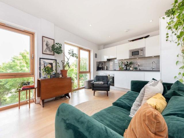 Eastway, London E9, 1 bed flat to rent, £2,400 pcm | PrimeLocation