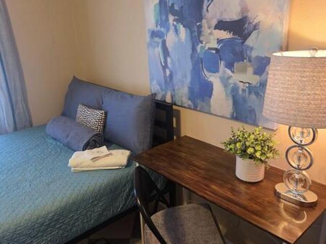 Easy Breezy Bedroom Stay