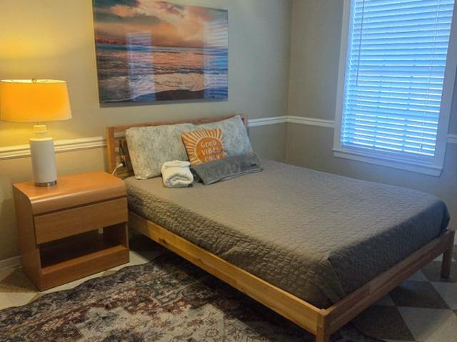 Easy Breezy Bedroom Stay