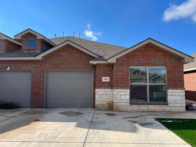 Easy Living with AMRR: 3 Bed/2 bath Duplex In Willowbend!