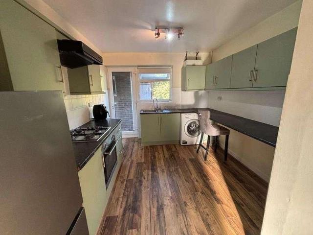 Eaton Valley Road, Luton, LU2