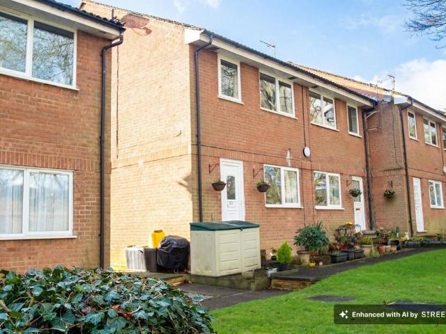 Eaton Avenue, High Wycombe HP12 1 bed flat to rent £1,000 pcm £231 pw