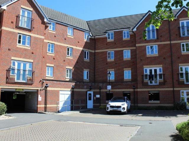 Eaton Avenue, Slough 2 bed flat to rent £1,450 pcm £335 pw