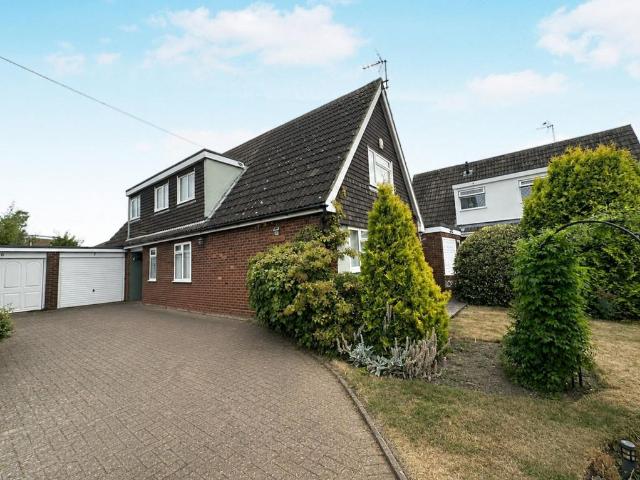 Eaton Bray 3 bed detached house to rent £1,950 pcm £450 pw