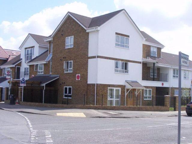 Eaton Court, Welbeck Avenue, Hayes. 2 bed apartment to rent £1,600 pcm £369 pw