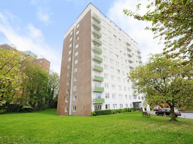 Eaton Drive, Kingston Upon Thames, KT2 2 bed flat to rent £1,900 pcm £438 pw