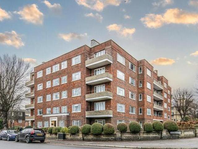 Eaton Gardens, Hove, 3 Bedroom Apartment