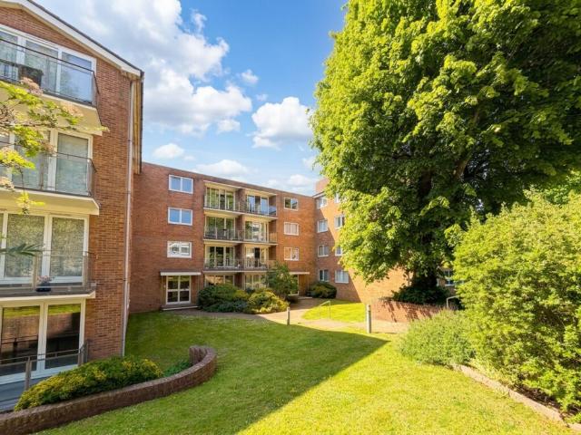 Eaton Gardens, Hove, BN3 – HW Estate Agents
