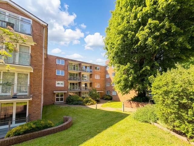 Eaton Gardens, Hove BN3, 2 bed flat to rent, £1,700 pcm | PrimeLocation