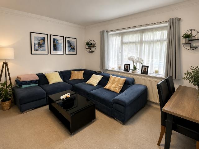 Eaton Gardens, Hove BN3, 3 bed flat to rent, £1,850 pcm | PrimeLocation