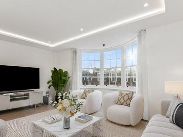 Eaton House, Upper Grosvenor Street, 2 Bedroom Flat