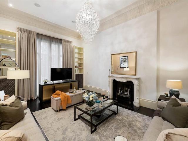 Eaton Place, Belgravia, London, SW1X 2 bed apartment to rent £11,483 pcm £2,650 pw