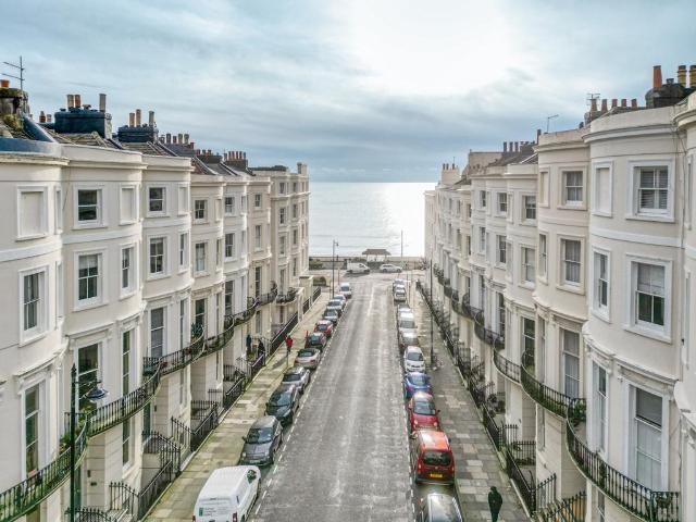 Eaton Place Brighton BN2 3 bed duplex to rent £3,500 pcm £808 pw