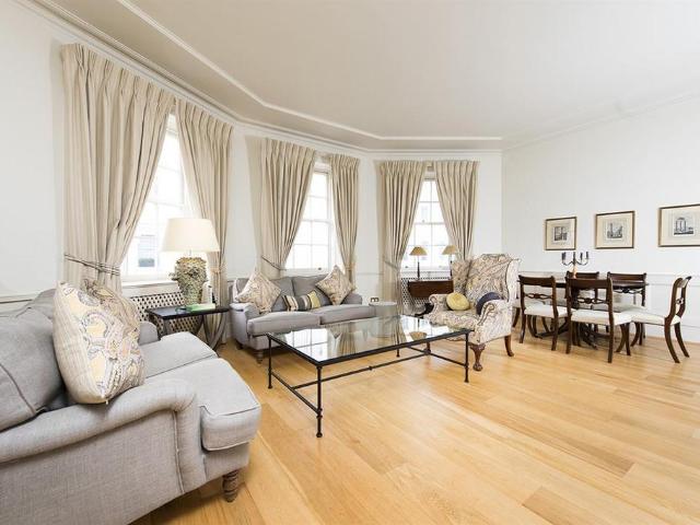 EATON PLACE, London, SW1X 2 bed flat to rent £6,747 pcm £1,557 pw