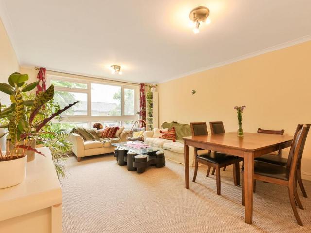 Eaton Rise, Ealing, London, W5 2 bed flat to rent £2,500 pcm £577 pw